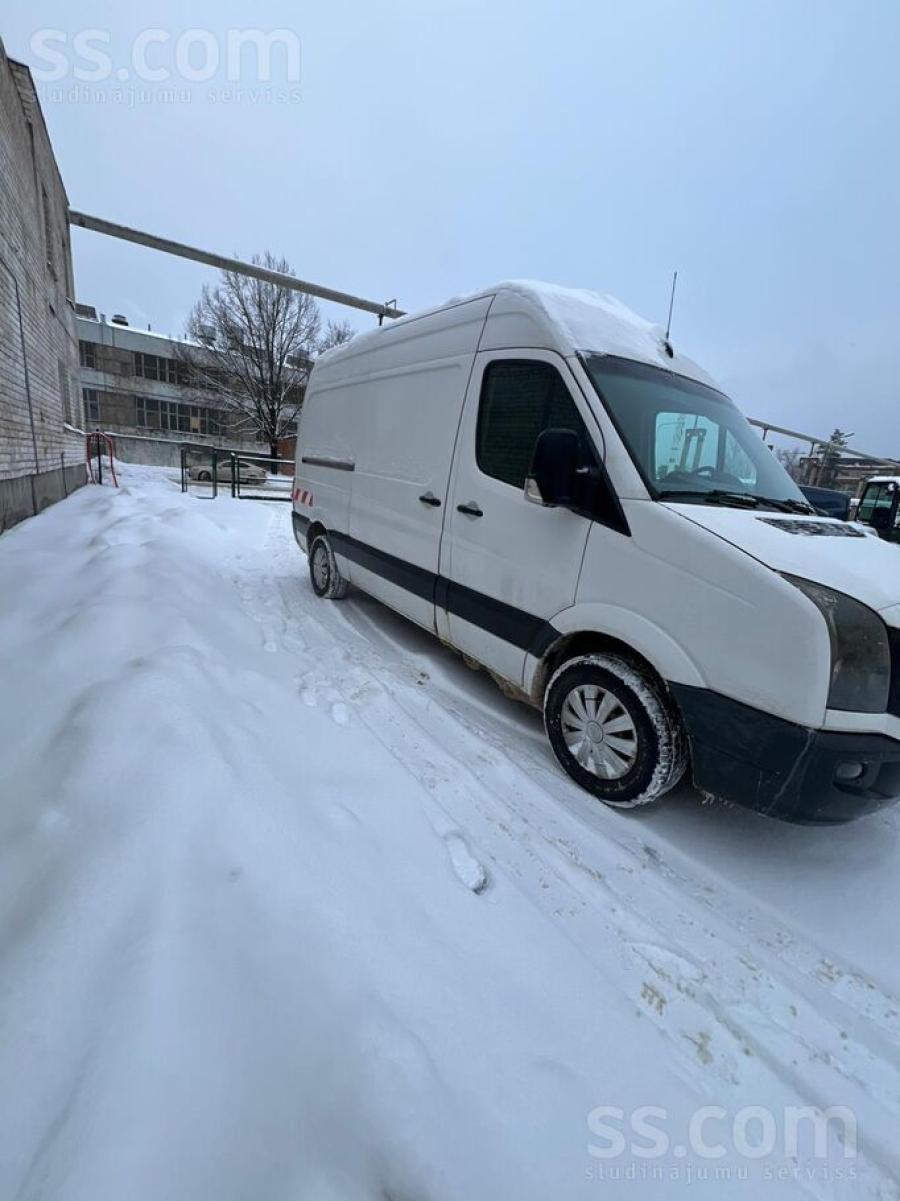 White Volkswagen Crafter 2012 in Daugavpils, with an engine capacity of 2.00 L and mileage of 362 thousand km for 7865 €, photo 3 on AUTOMOTO.COM.LV