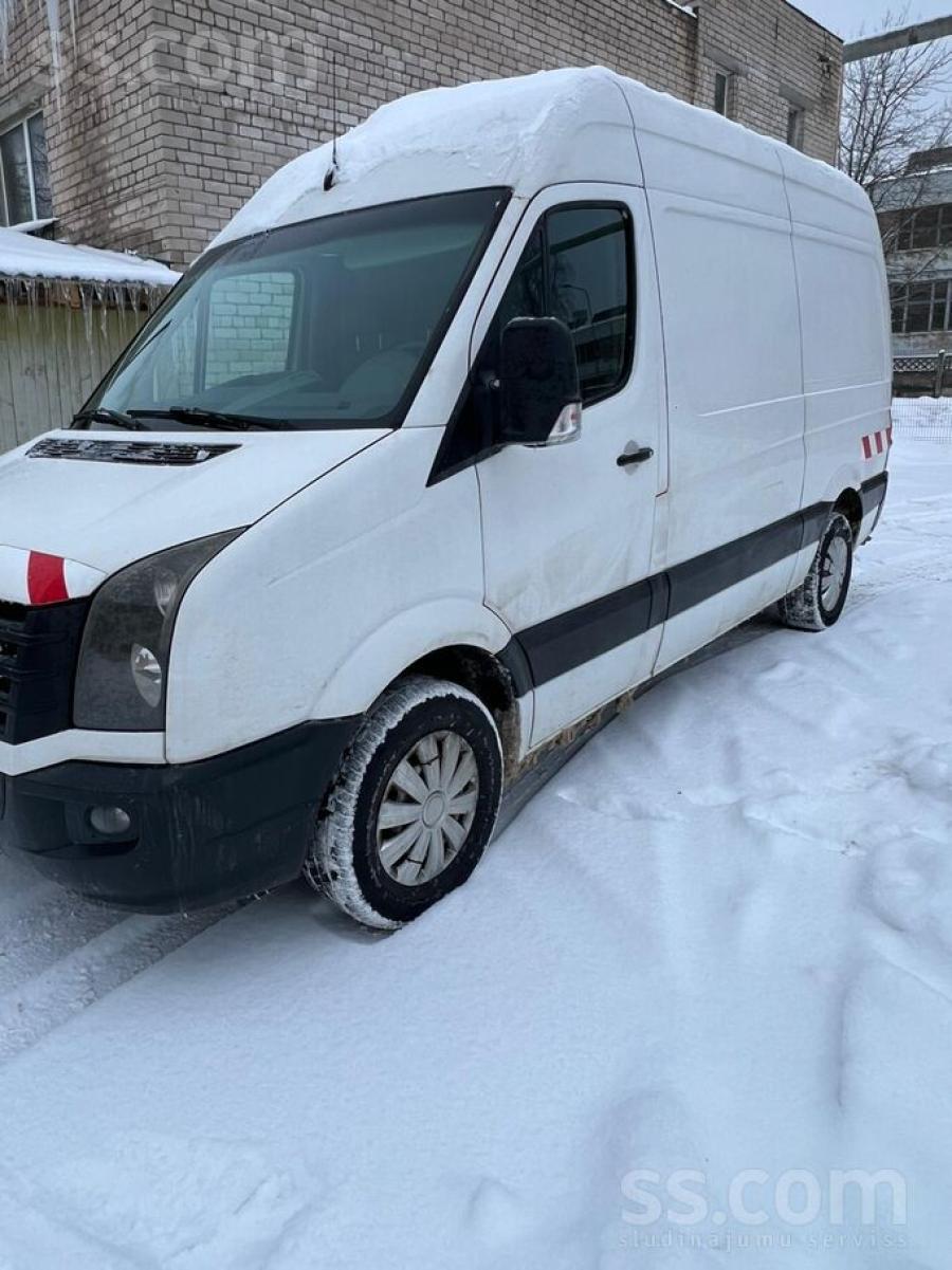White Volkswagen Crafter 2012 in Daugavpils, with an engine capacity of 2.00 L and mileage of 362 thousand km for 7865 €, photo 4 on AUTOMOTO.COM.LV