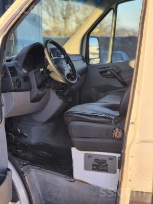 White Volkswagen Crafter 2012 in Tukums, with an engine capacity of 2.00 L and mileage of 374 thousand km for 7900 €, photo 6 on AUTOMOTO.COM.LV