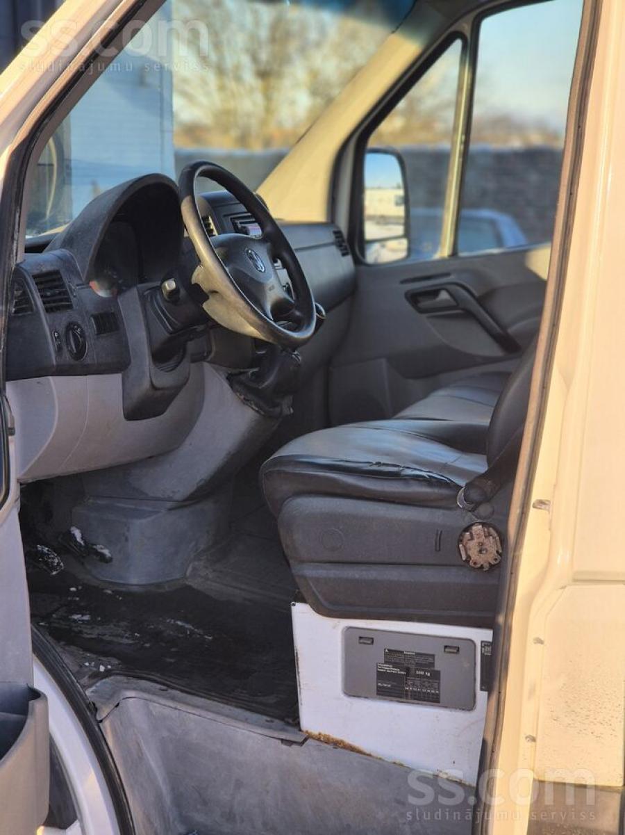 White Volkswagen Crafter 2012 in Tukums, with an engine capacity of 2.00 L and mileage of 374 thousand km for 7900 €, photo 6 on AUTOMOTO.COM.LV