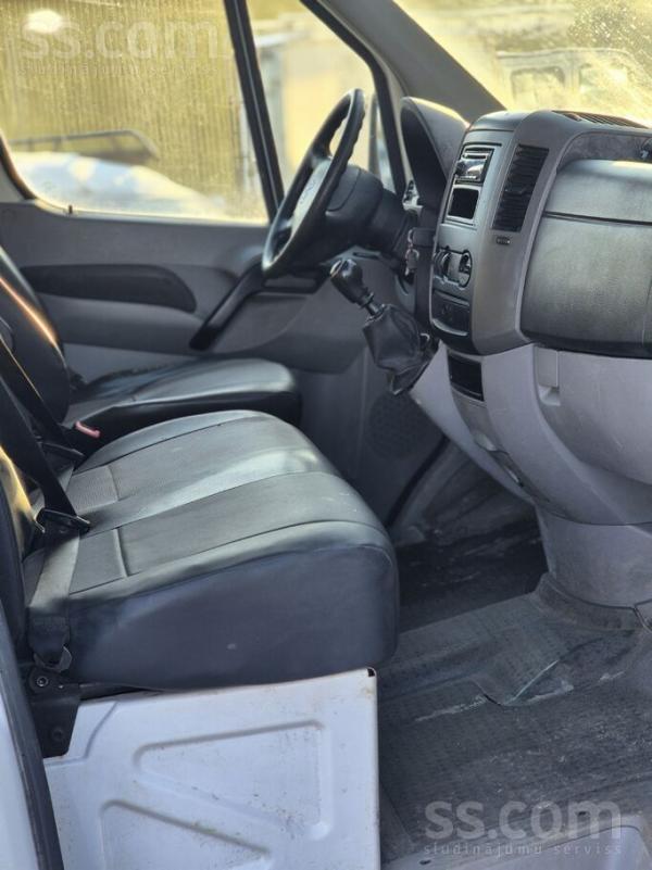 White Volkswagen Crafter 2012 in Tukums, with an engine capacity of 2.00 L and mileage of 374 thousand km for 7900 €, photo 6 on AUTOMOTO.COM.LV