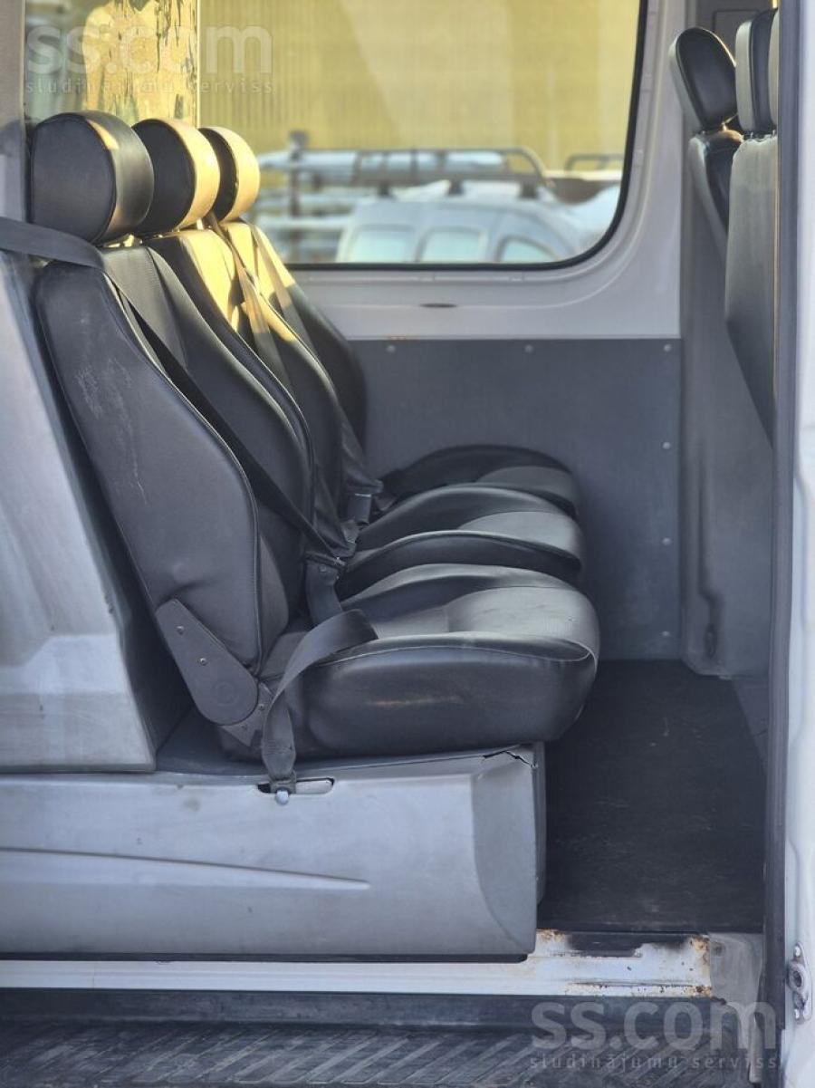 White Volkswagen Crafter 2012 in Tukums, with an engine capacity of 2.00 L and mileage of 374 thousand km for 7900 €, photo 8 on AUTOMOTO.COM.LV