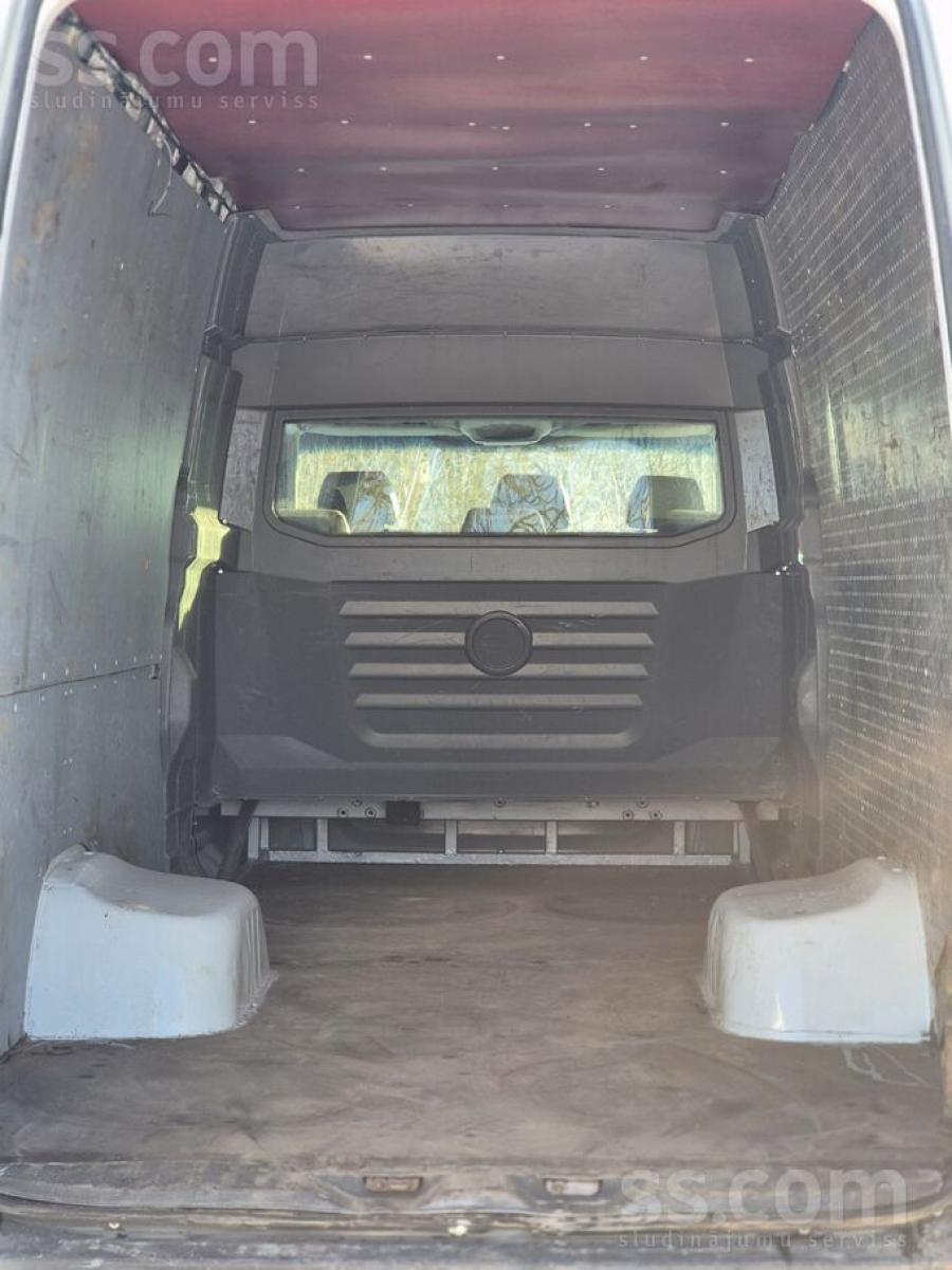 White Volkswagen Crafter 2012 in Tukums, with an engine capacity of 2.00 L and mileage of 374 thousand km for 7900 €, photo 12 on AUTOMOTO.COM.LV