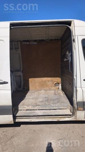 White Volkswagen Crafter 2012 in Riga, with an engine capacity of 2.00 L and mileage of 305 thousand km for 3400 €, photo 4 on AUTOMOTO.COM.LV