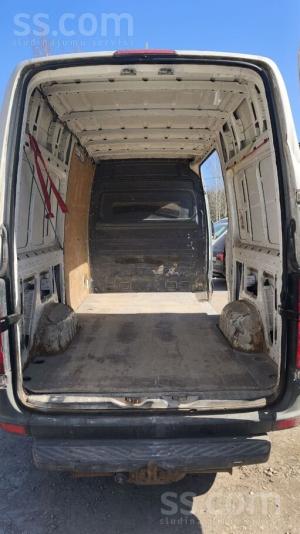 White Volkswagen Crafter 2012 in Riga, with an engine capacity of 2.00 L and mileage of 305 thousand km for 3400 €, photo 5 on AUTOMOTO.COM.LV