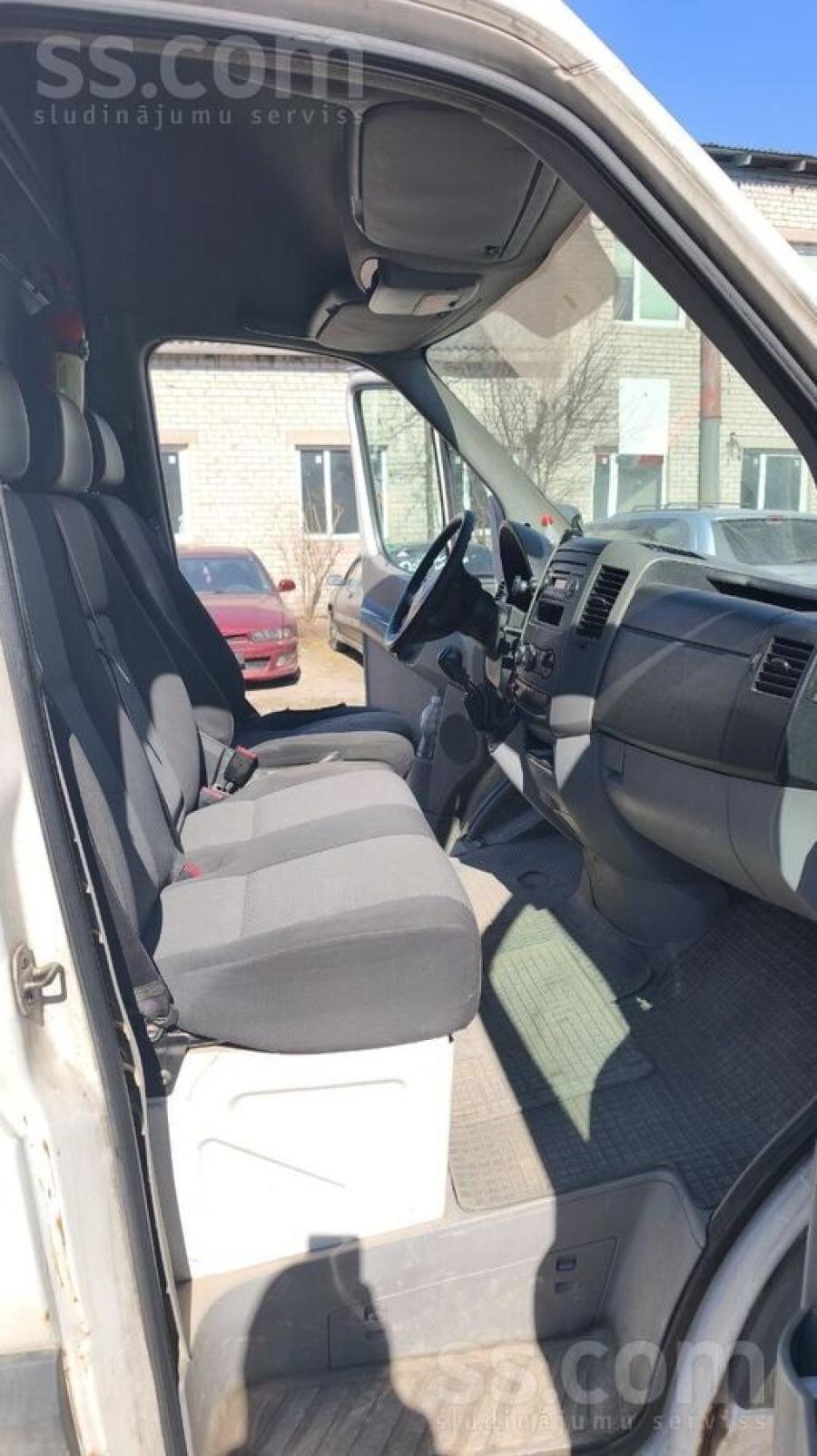 White Volkswagen Crafter 2012 in Riga, with an engine capacity of 2.00 L and mileage of 305 thousand km for 3400 €, photo 7 on AUTOMOTO.COM.LV