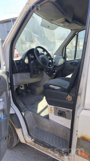 White Volkswagen Crafter 2012 in Riga, with an engine capacity of 2.00 L and mileage of 305 thousand km for 3400 €, photo 8 on AUTOMOTO.COM.LV