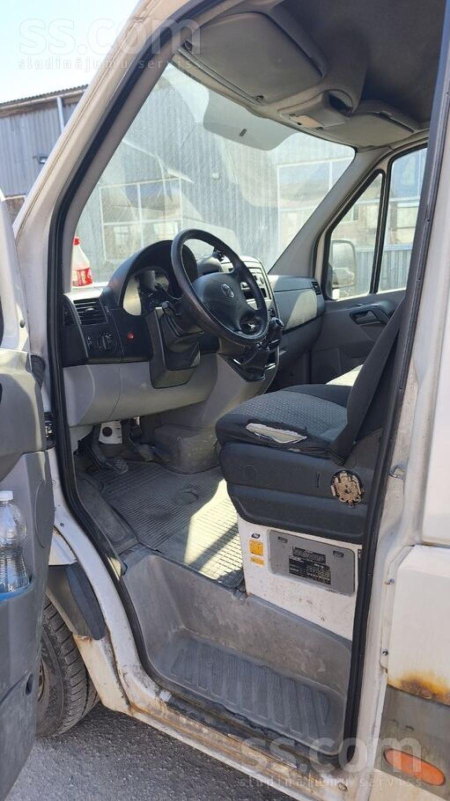 White Volkswagen Crafter 2012 in Riga, with an engine capacity of 2.00 L and mileage of 305 thousand km for 3400 €, photo 8 on AUTOMOTO.COM.LV