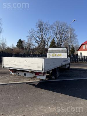 White Volkswagen Crafter 2012 in Riga, with an engine capacity of 2.00 L and mileage of 275 thousand km for 5500 €, photo 5 on AUTOMOTO.COM.LV