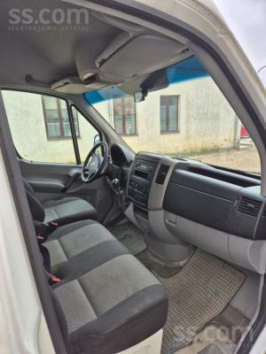 White Volkswagen Crafter 2012 in Riga, with an engine capacity of 2.00 L and mileage of 316 thousand km for 5500 €, photo 5 on AUTOMOTO.COM.LV