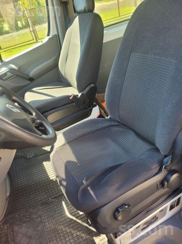 White Volkswagen Crafter 2012 in Daugavpils, with an engine capacity of 2.00 L and mileage of 402 thousand km for 6700 €, photo 3 on AUTOMOTO.COM.LV