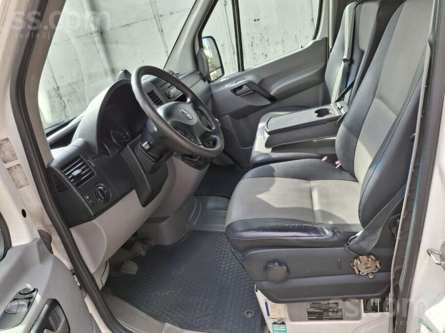 Balts Volkswagen Crafter 2012 Rīga, ar dzinēja tilpumu 2.00 L un nobraukumu 345 tūkst. km par 3900 €, foto 13 vietnē AUTOMOTO.COM.LV