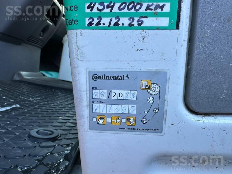 White Volkswagen Crafter 2013 in Riga, with an engine capacity of 2.00 L and mileage of 429 thousand km for 7600 €, photo 5 on AUTOMOTO.COM.LV