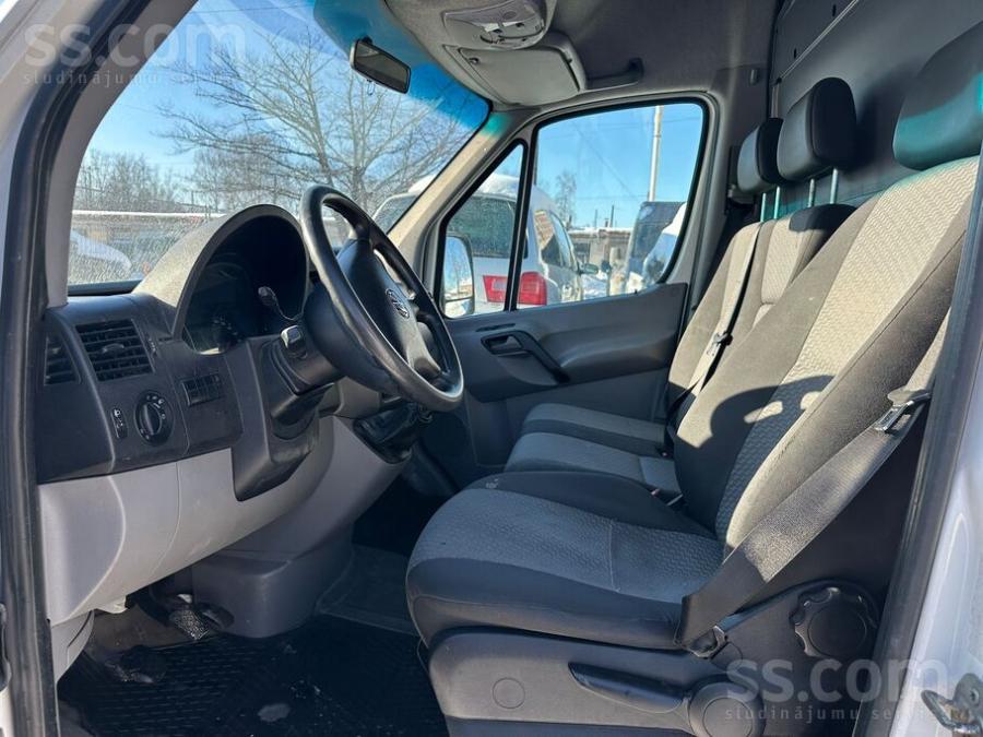 White Volkswagen Crafter 2013 in Riga, with an engine capacity of 2.00 L and mileage of 429 thousand km for 7600 €, photo 10 on AUTOMOTO.COM.LV
