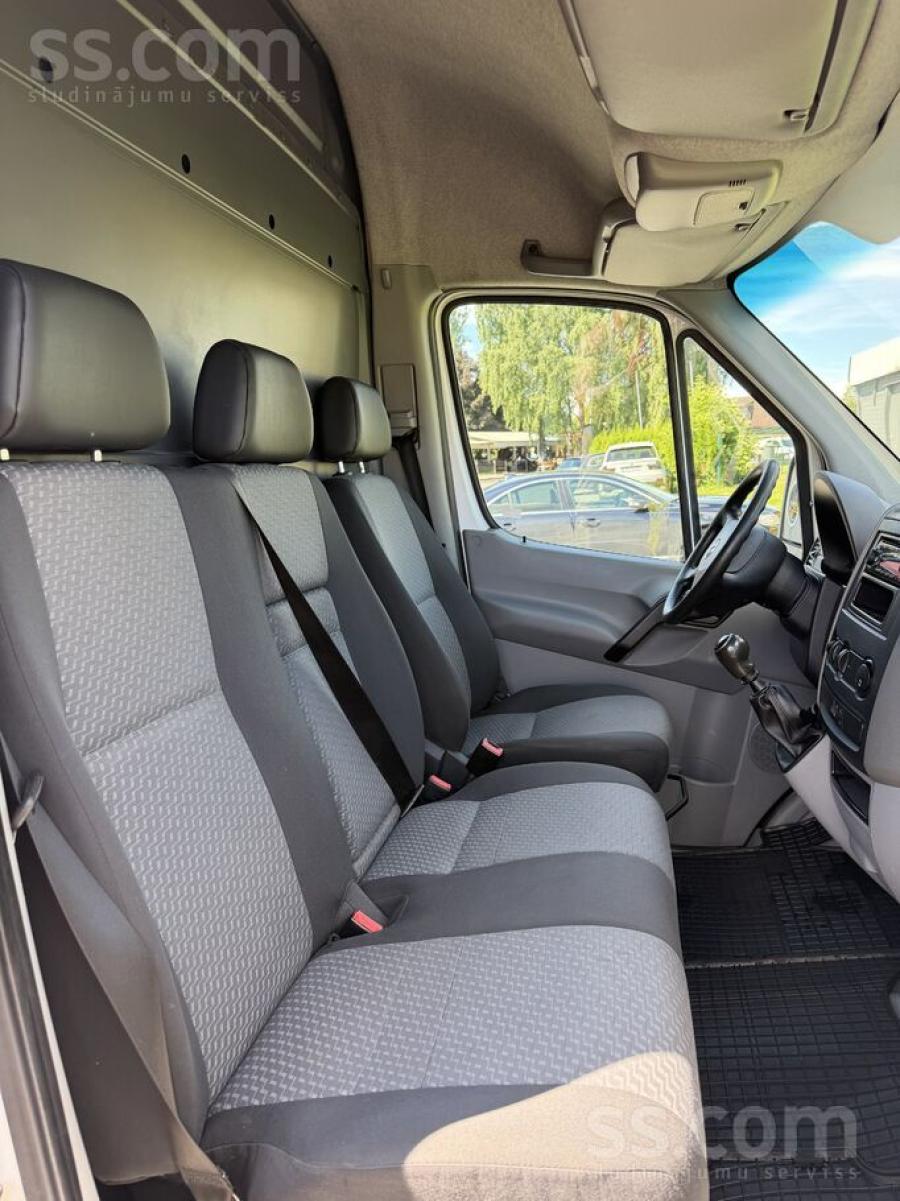 Balts Volkswagen Crafter 2013 Rīga, ar dzinēja tilpumu 2.00 L un nobraukumu 266 tūkst. km par 7300 €, foto 9 vietnē AUTOMOTO.COM.LV