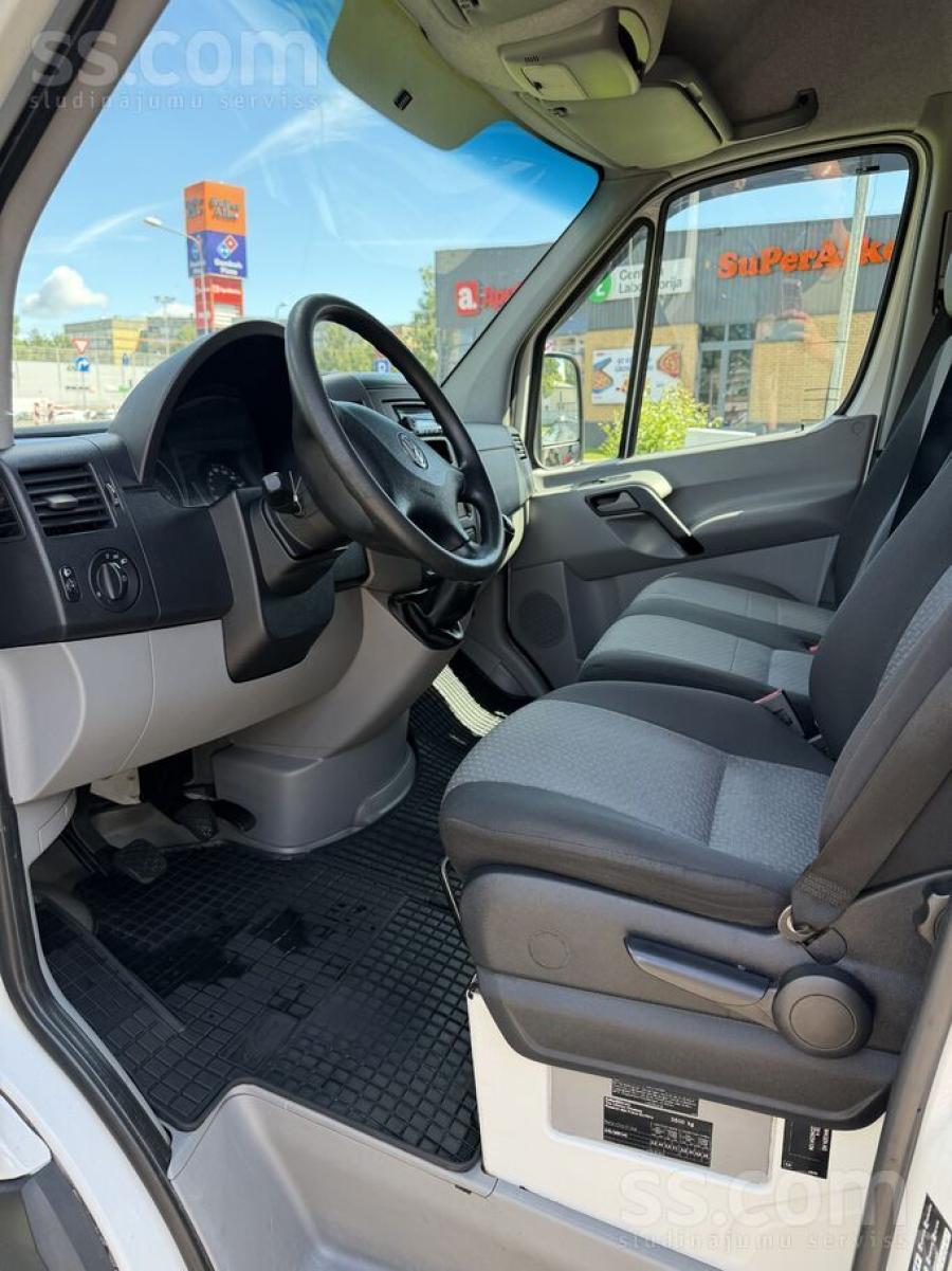 Balts Volkswagen Crafter 2013 Rīga, ar dzinēja tilpumu 2.00 L un nobraukumu 266 tūkst. km par 7300 €, foto 12 vietnē AUTOMOTO.COM.LV