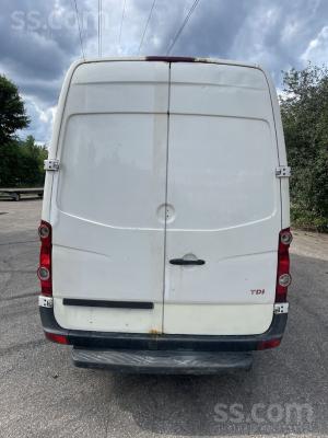 White Volkswagen Crafter 2013 in Ogre, with an engine capacity of 2.00 L and mileage of 715 thousand km for 4250 €, photo 7 on AUTOMOTO.COM.LV