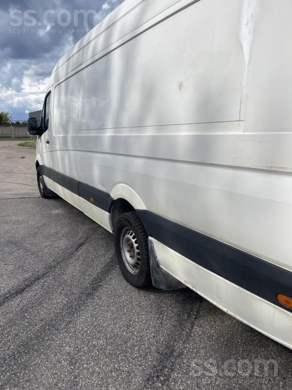 White Volkswagen Crafter 2013 in Ogre, with an engine capacity of 2.00 L and mileage of 715 thousand km for 4250 €, photo 7 on AUTOMOTO.COM.LV