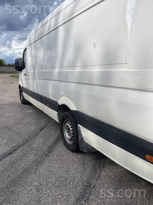 White Volkswagen Crafter 2013 in Ogre, with an engine capacity of 2.00 L and mileage of 715 thousand km for 4250 €, photo 8 on AUTOMOTO.COM.LV