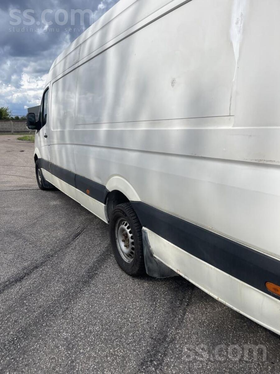 White Volkswagen Crafter 2013 in Ogre, with an engine capacity of 2.00 L and mileage of 715 thousand km for 4250 €, photo 8 on AUTOMOTO.COM.LV