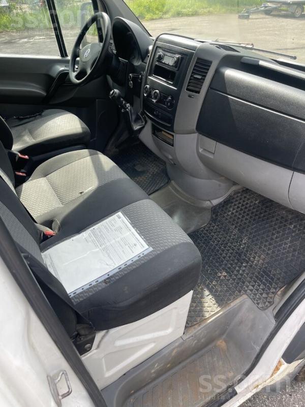 White Volkswagen Crafter 2013 in Ogre, with an engine capacity of 2.00 L and mileage of 715 thousand km for 4250 €, photo 10 on AUTOMOTO.COM.LV