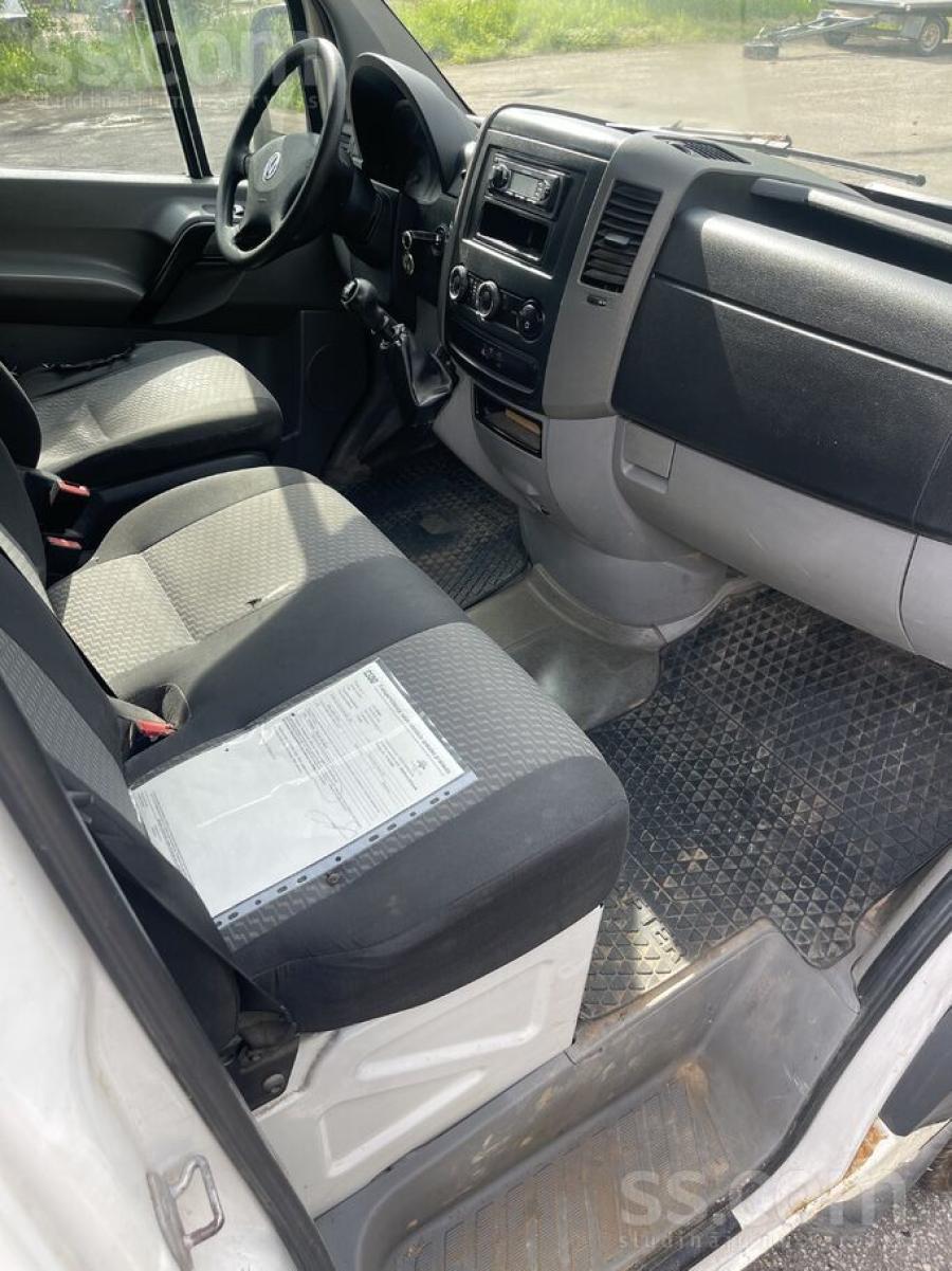 White Volkswagen Crafter 2013 in Ogre, with an engine capacity of 2.00 L and mileage of 715 thousand km for 4250 €, photo 11 on AUTOMOTO.COM.LV
