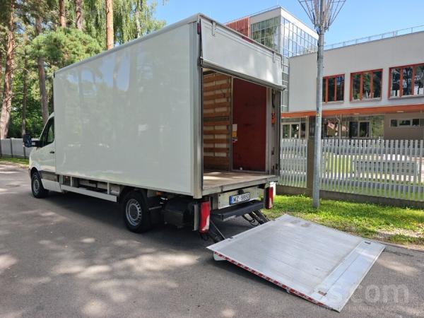White Volkswagen Crafter 2013 in Riga, with an engine capacity of 2.00 L and mileage of 0 thousand km for 13950 €, photo 8 on AUTOMOTO.COM.LV