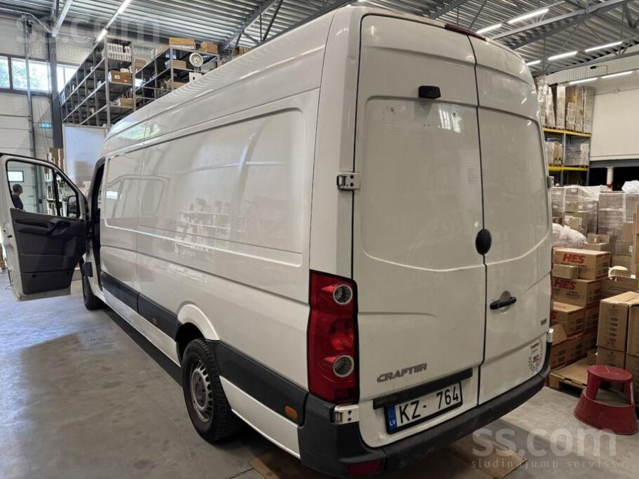 White Volkswagen Crafter 2013 in Riga, with an engine capacity of 2.00 L and mileage of 367 thousand km for 5900 €, photo 3 on AUTOMOTO.COM.LV