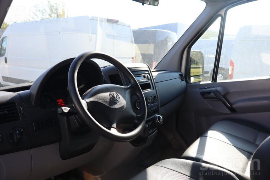 White Volkswagen Crafter 2013 in Riga, with an engine capacity of 2.00 L and mileage of 288 thousand km for 4650 €, photo 5 on AUTOMOTO.COM.LV