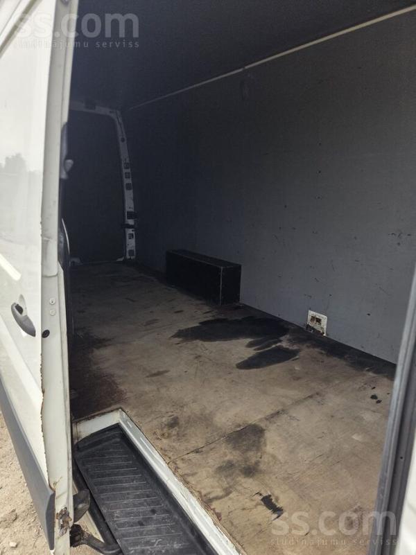 Balts Volkswagen Crafter 2013 Rīga, ar dzinēja tilpumu 2.00 L un nobraukumu 486 tūkst. km par 3300 €, foto 9 vietnē AUTOMOTO.COM.LV