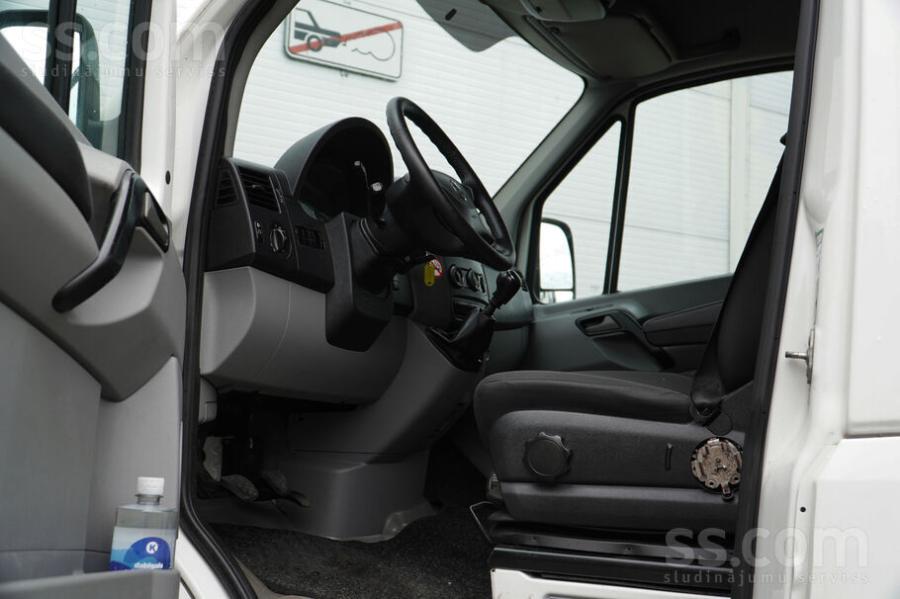 White Volkswagen Crafter 2014 in Riga, with an engine capacity of 2.00 L and mileage of 265 thousand km for 3599 €, photo 18 on AUTOMOTO.COM.LV