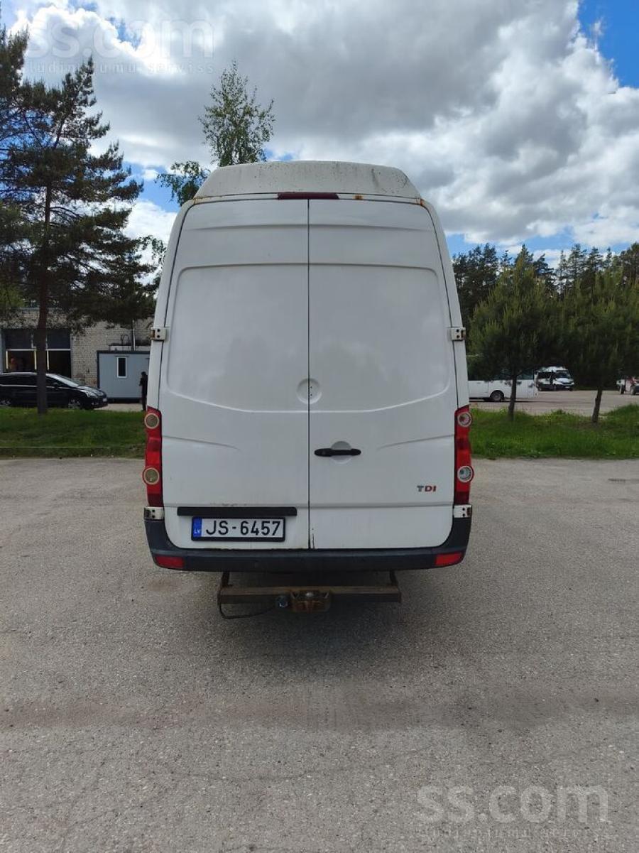 White Volkswagen Crafter 2014 in Jekabpils, with an engine capacity of 2.00 L and mileage of 336 thousand km for 6500 €, photo 6 on AUTOMOTO.COM.LV