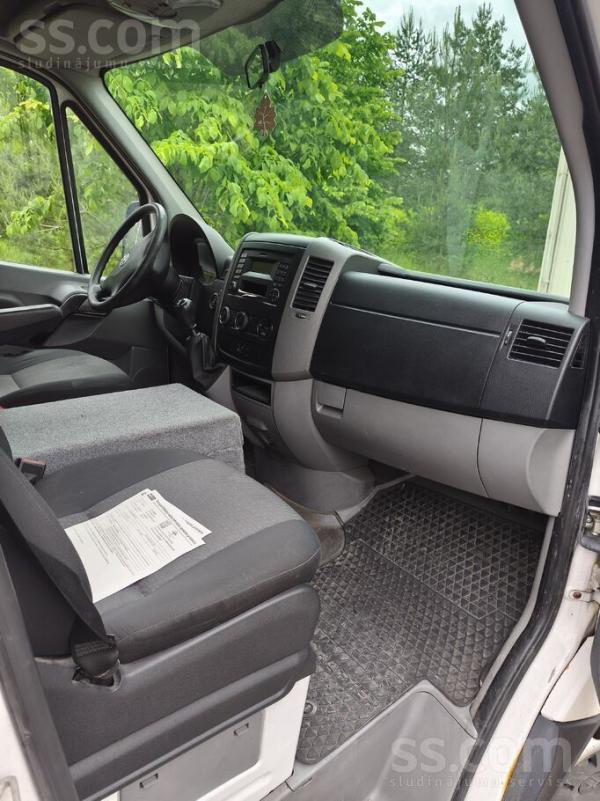White Volkswagen Crafter 2014 in Jekabpils, with an engine capacity of 2.00 L and mileage of 336 thousand km for 6500 €, photo 6 on AUTOMOTO.COM.LV