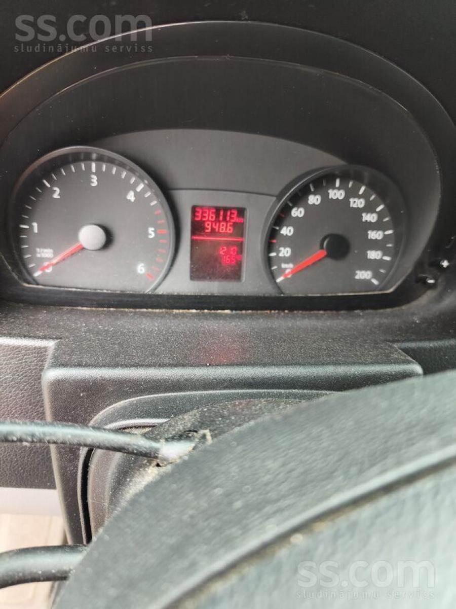 White Volkswagen Crafter 2014 in Jekabpils, with an engine capacity of 2.00 L and mileage of 336 thousand km for 6500 €, photo 11 on AUTOMOTO.COM.LV