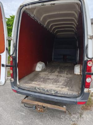 White Volkswagen Crafter 2014 in Jekabpils, with an engine capacity of 2.00 L and mileage of 336 thousand km for 6500 €, photo 12 on AUTOMOTO.COM.LV