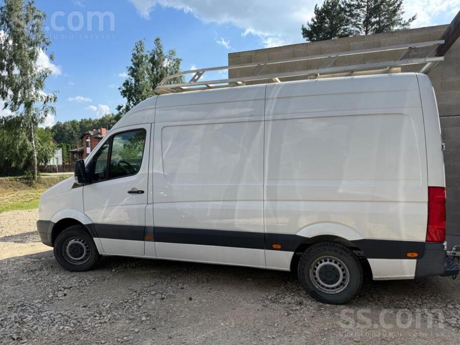 White Volkswagen Crafter 2014 in Jurmala, with an engine capacity of 2.00 L and mileage of 330 thousand km for 8000 €, photo 1 on AUTOMOTO.COM.LV