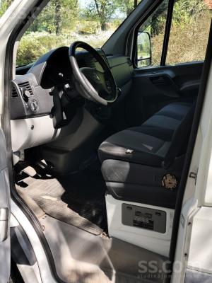 White Volkswagen Crafter 2015 in Riga, with an engine capacity of 2.00 L and mileage of 344 thousand km for 7490 €, photo 7 on AUTOMOTO.COM.LV