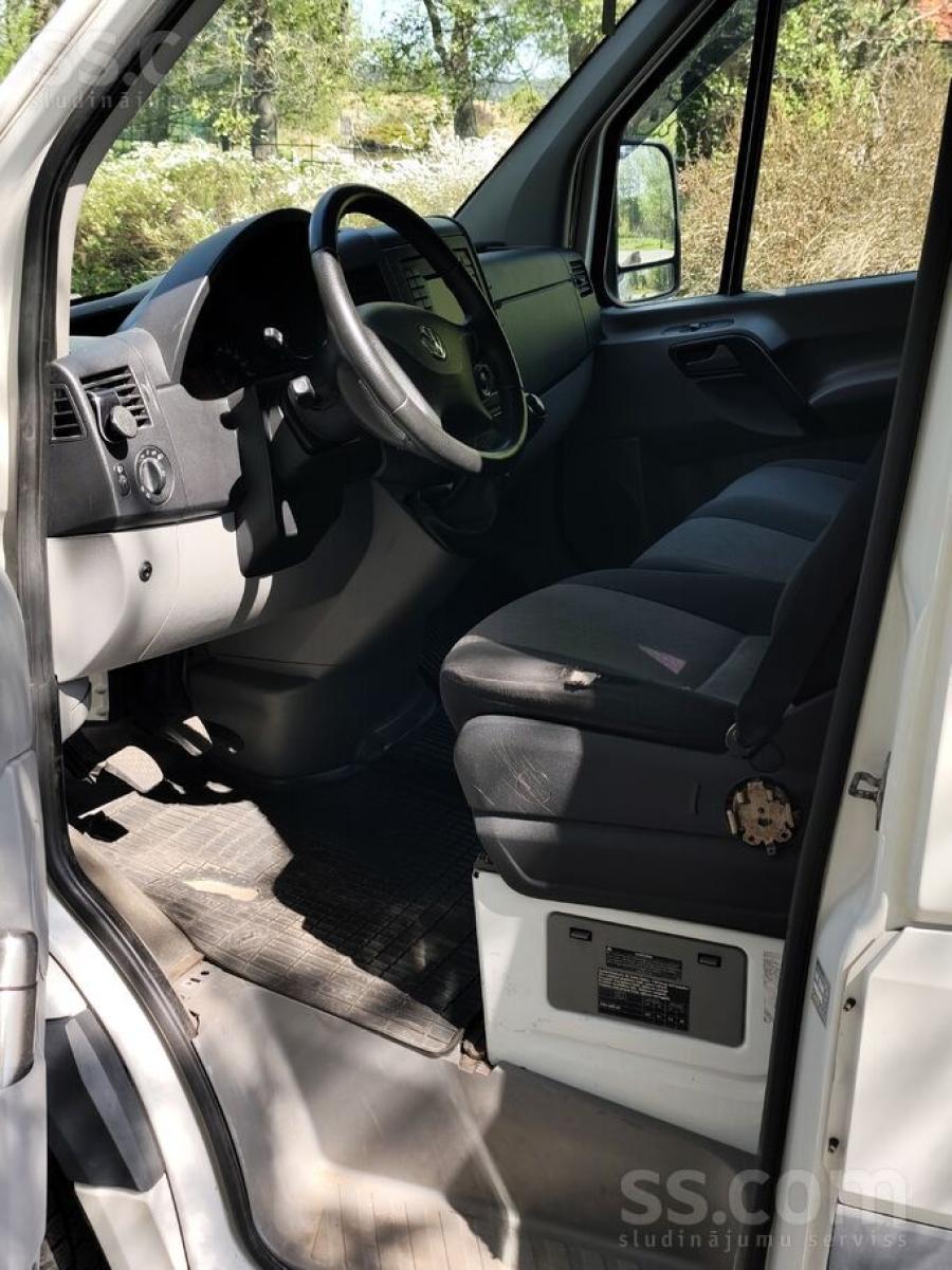White Volkswagen Crafter 2015 in Riga, with an engine capacity of 2.00 L and mileage of 344 thousand km for 7490 €, photo 7 on AUTOMOTO.COM.LV