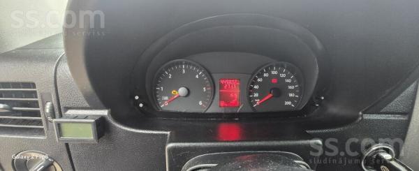 White Volkswagen Crafter 2015 in Riga, with an engine capacity of 2.00 L and mileage of 450 thousand km for 7500 €, photo 7 on AUTOMOTO.COM.LV