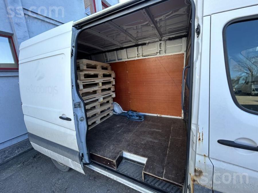 Balts Volkswagen Crafter 2015 Rīga, ar dzinēja tilpumu 2.00 L un nobraukumu 396 tūkst. km par 2990 €, foto 12 vietnē AUTOMOTO.COM.LV