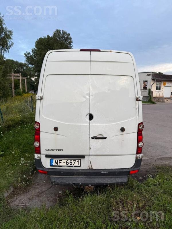 White Volkswagen Crafter 2015 in Riga, with an engine capacity of 2.00 L and mileage of 262 thousand km for 1550 €, photo 4 on AUTOMOTO.COM.LV