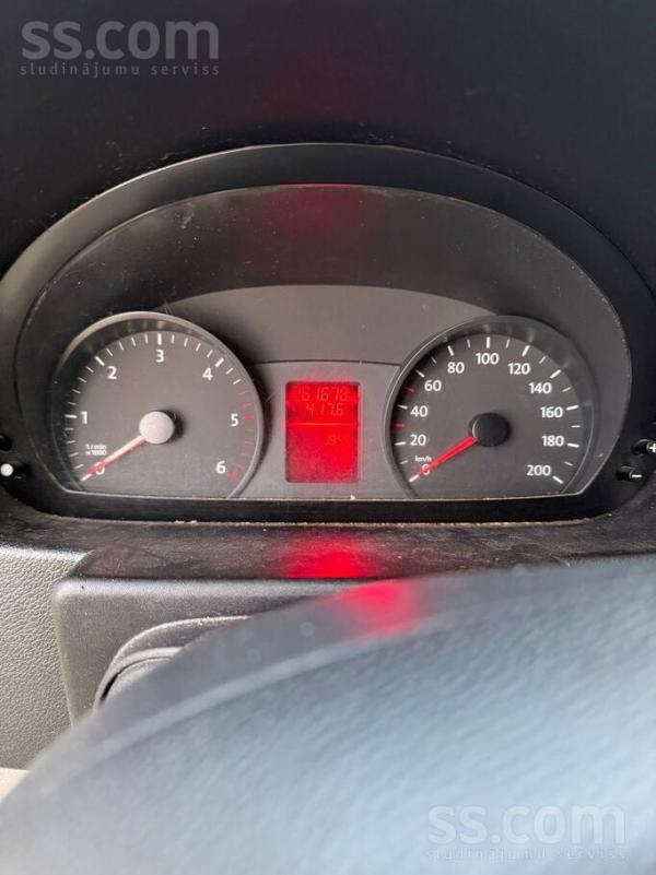 White Volkswagen Crafter 2015 in Riga, with an engine capacity of 2.00 L and mileage of 262 thousand km for 1550 €, photo 9 on AUTOMOTO.COM.LV