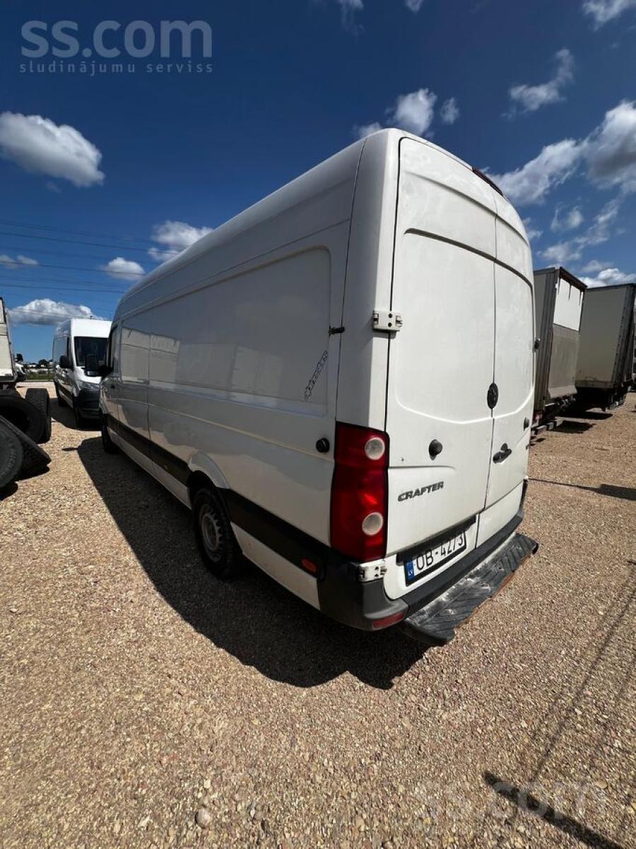 White Volkswagen Crafter 2015 in Riga, with an engine capacity of 2.00 L and mileage of 334 thousand km for 7260 €, photo 4 on AUTOMOTO.COM.LV