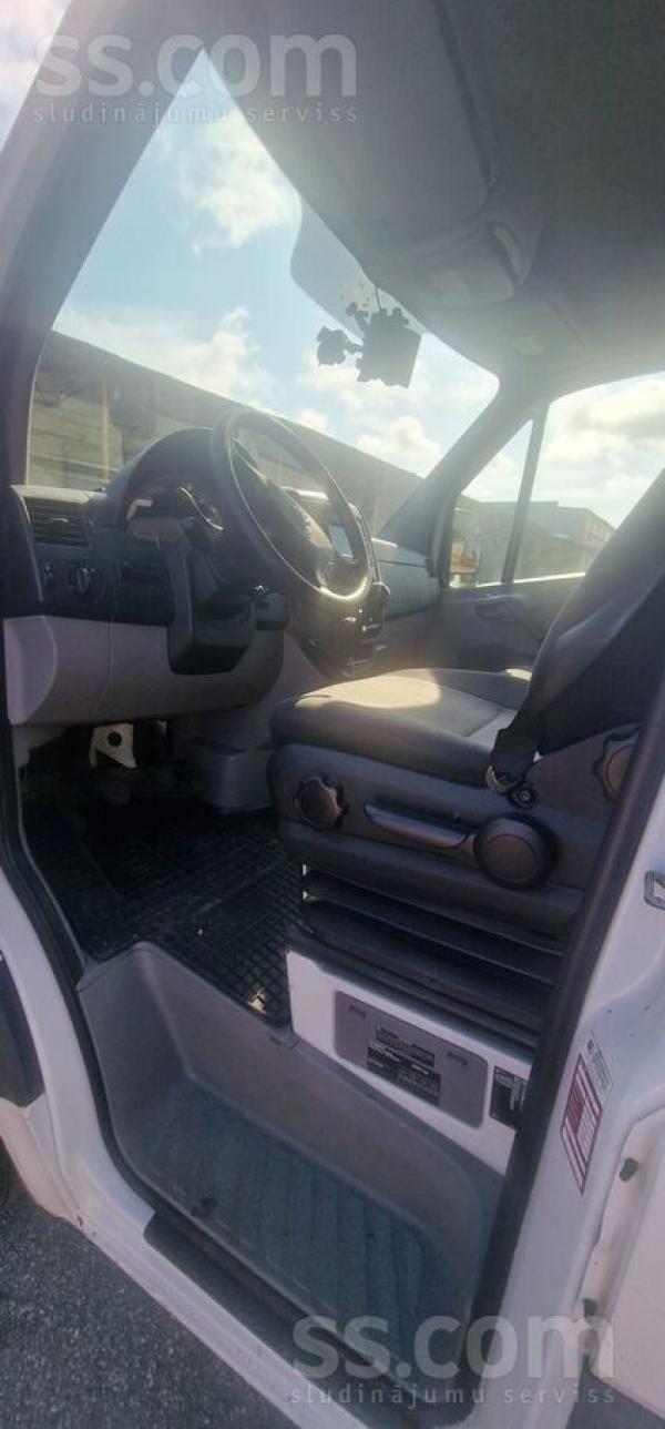 Balts Volkswagen Crafter 2016 Rīga, ar dzinēja tilpumu 2.00 L un nobraukumu 197 tūkst. km par 12500 €, foto 5 vietnē AUTOMOTO.COM.LV