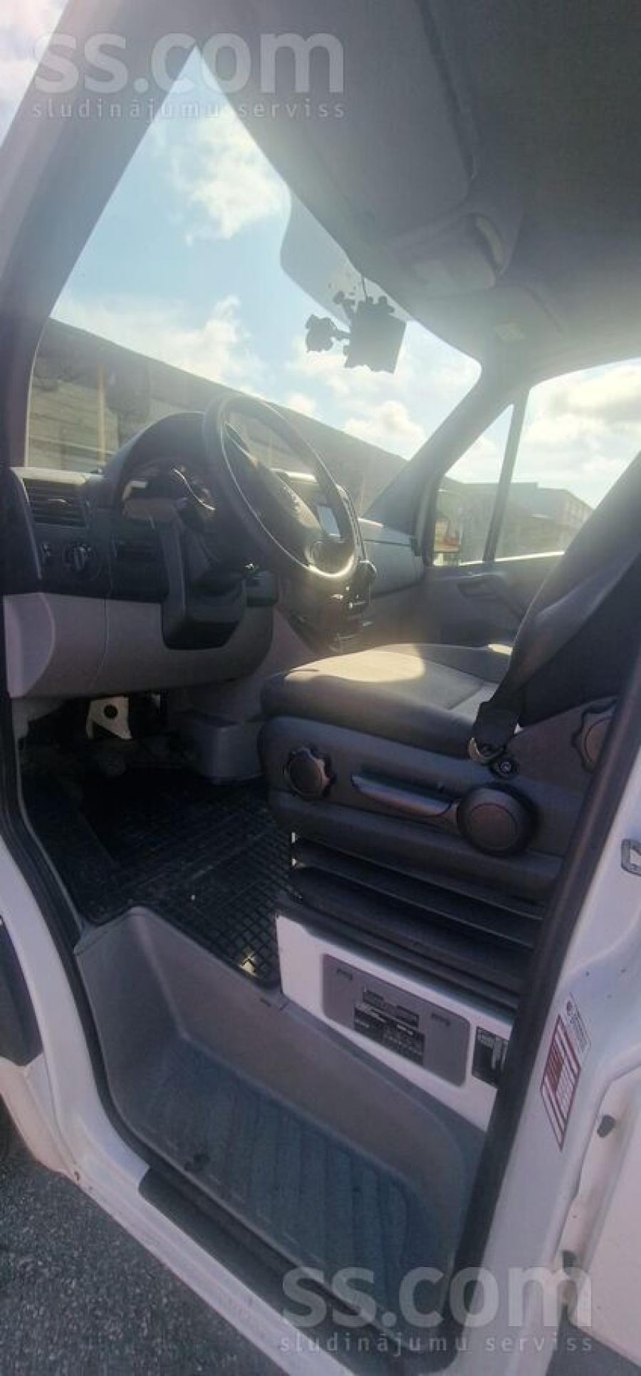Balts Volkswagen Crafter 2016 Rīga, ar dzinēja tilpumu 2.00 L un nobraukumu 197 tūkst. km par 12500 €, foto 6 vietnē AUTOMOTO.COM.LV