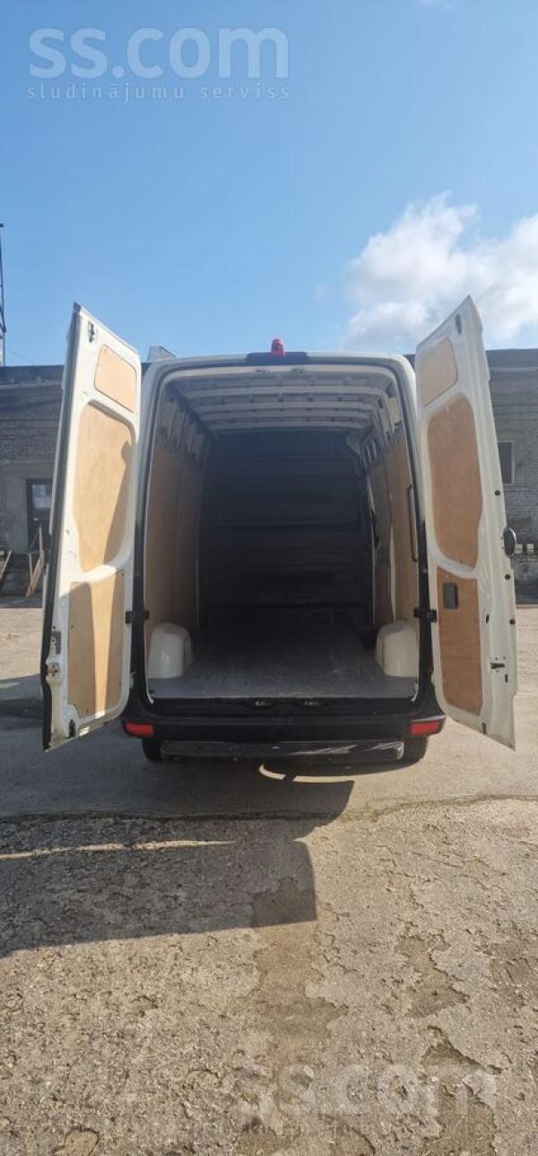 Balts Volkswagen Crafter 2016 Rīga, ar dzinēja tilpumu 2.00 L un nobraukumu 197 tūkst. km par 12500 €, foto 6 vietnē AUTOMOTO.COM.LV