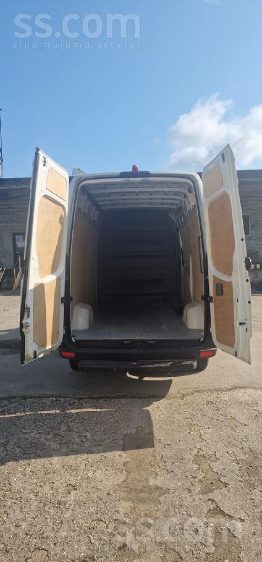 Balts Volkswagen Crafter 2016 Rīga, ar dzinēja tilpumu 2.00 L un nobraukumu 197 tūkst. km par 12500 €, foto 7 vietnē AUTOMOTO.COM.LV