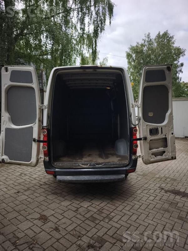 White Volkswagen Crafter 2016 in Riga, with an engine capacity of 2.00 L and mileage of 458 thousand km for 4500 €, photo 7 on AUTOMOTO.COM.LV
