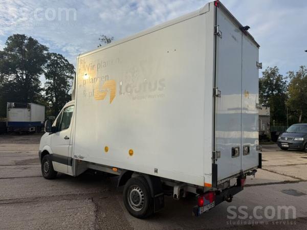 White Volkswagen Crafter 2016 in Riga, with an engine capacity of 2.00 L and mileage of 331 thousand km for 8300 €, photo 4 on AUTOMOTO.COM.LV