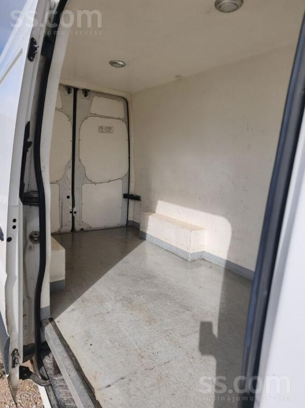 White Volkswagen Crafter 2016 in Riga, with an engine capacity of 2.00 L and mileage of 516 thousand km for 2420 €, photo 10 on AUTOMOTO.COM.LV